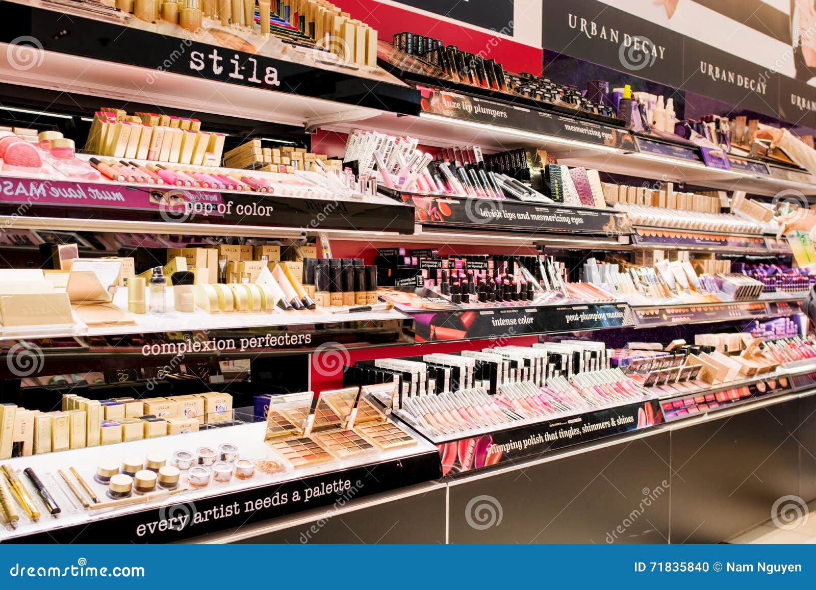 Tienda de Sephora imagen editorial. Imagen de skincare - 71835840