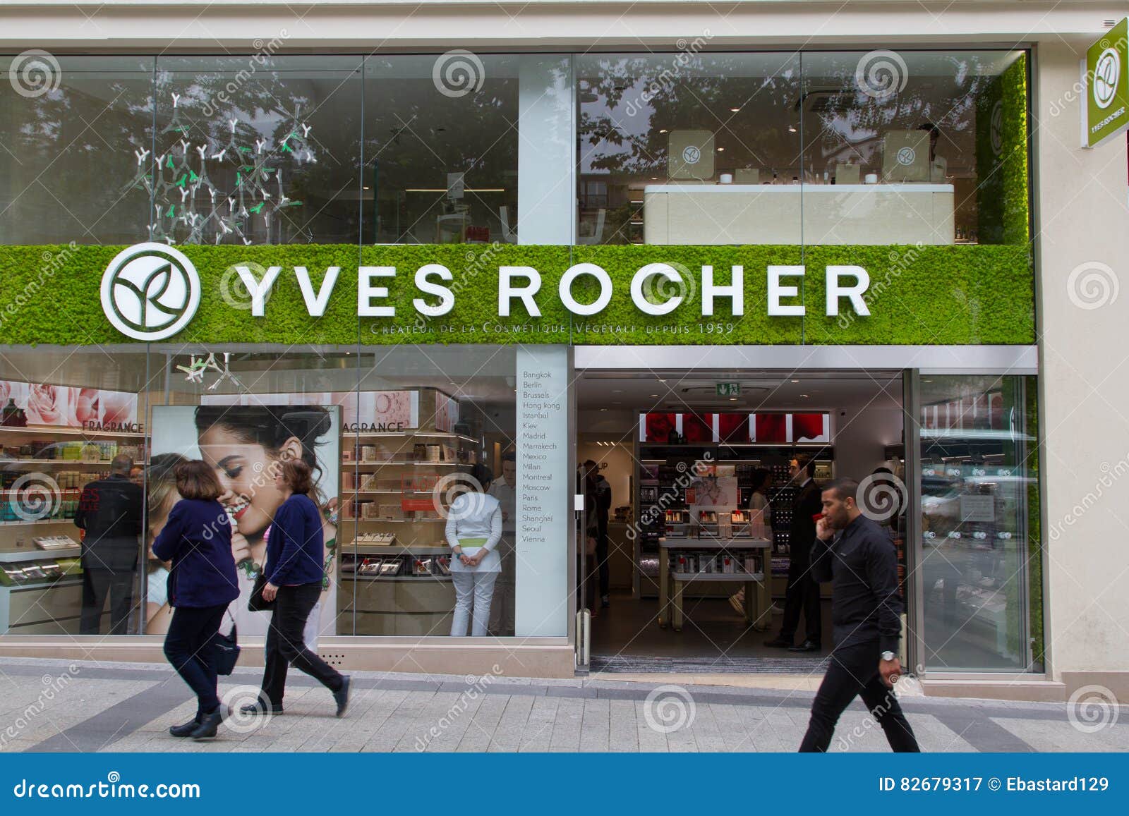 Tienda De Yves Rocher En Champs-Elysees Fotografía editorial - Imagen ...