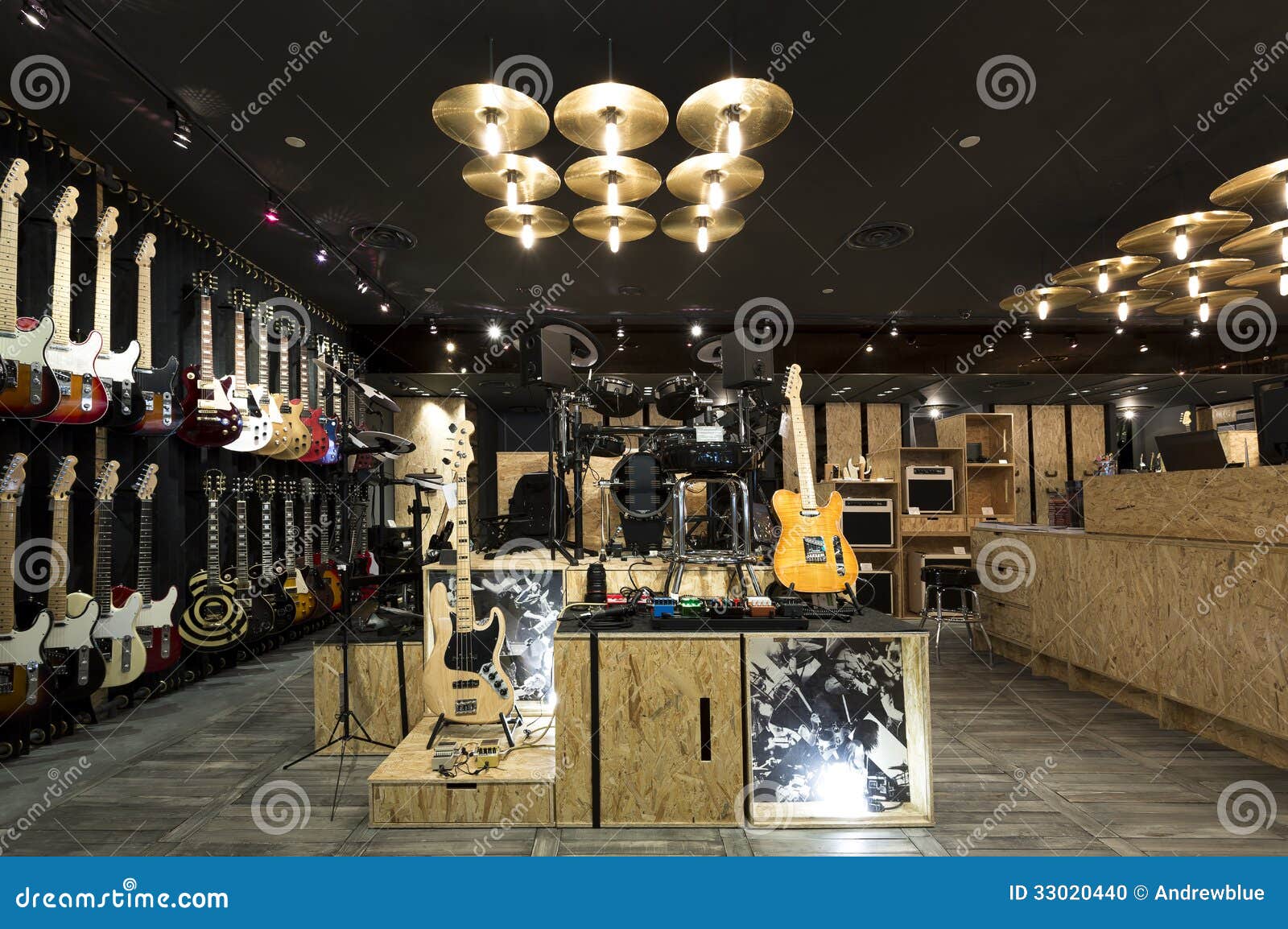 Tienda Del Instrumento Musical Foto de archivo - Imagen de instrumento ...