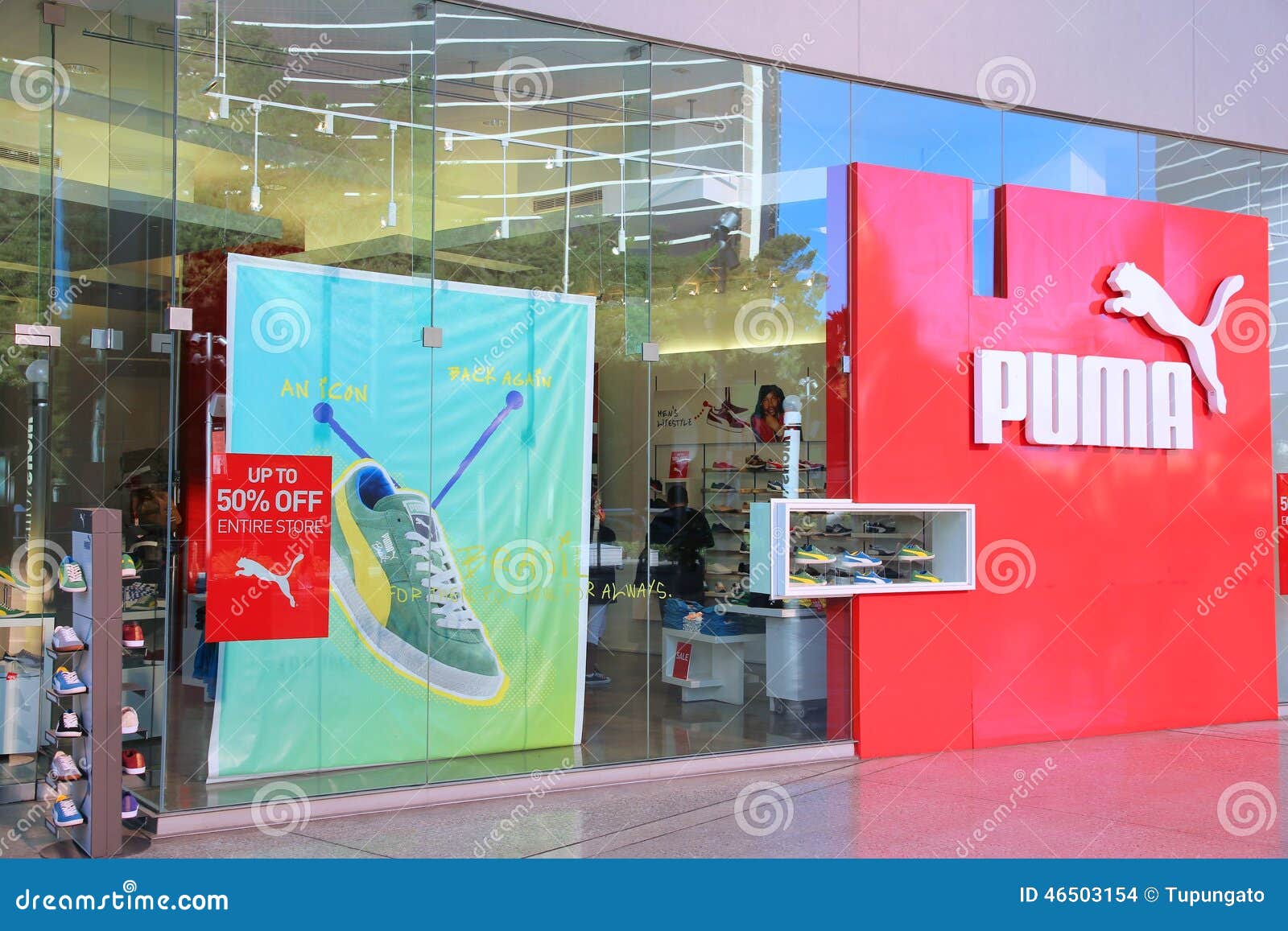 Tienda del puma imagen de archivo editorial. Imagen de deportes - 46503154