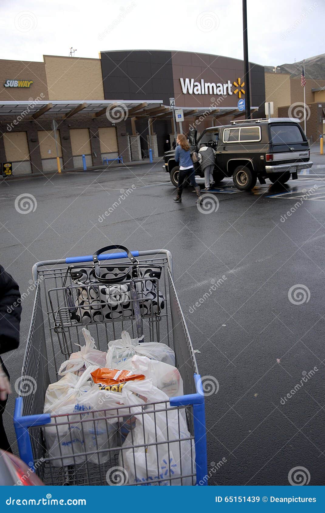 TIENDA MEGA DE WAL MART imagen de archivo editorial. Imagen de estados ...