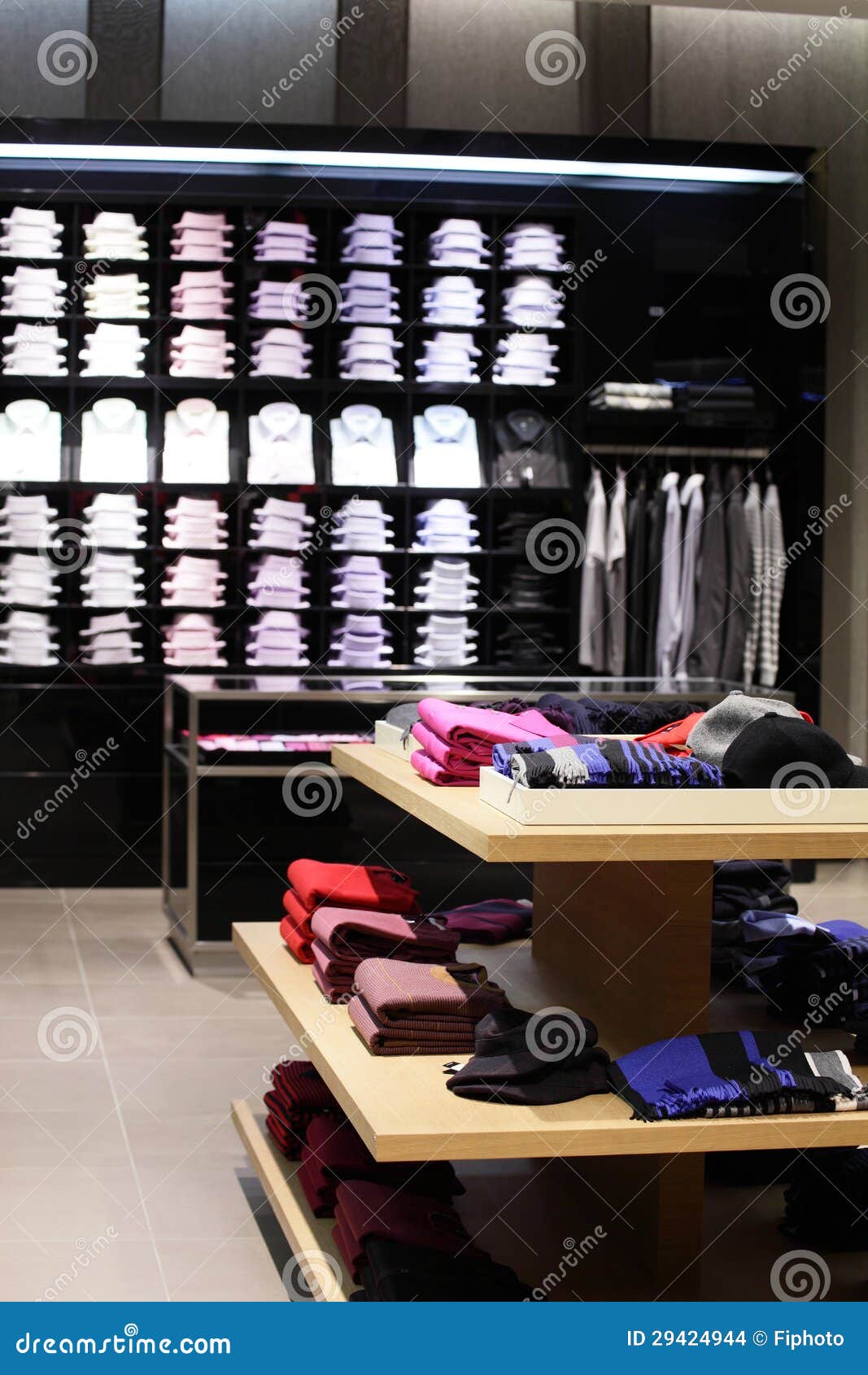 Tienda Moderna Y De La Moda De La Ropa Foto de archivo - Imagen de ...