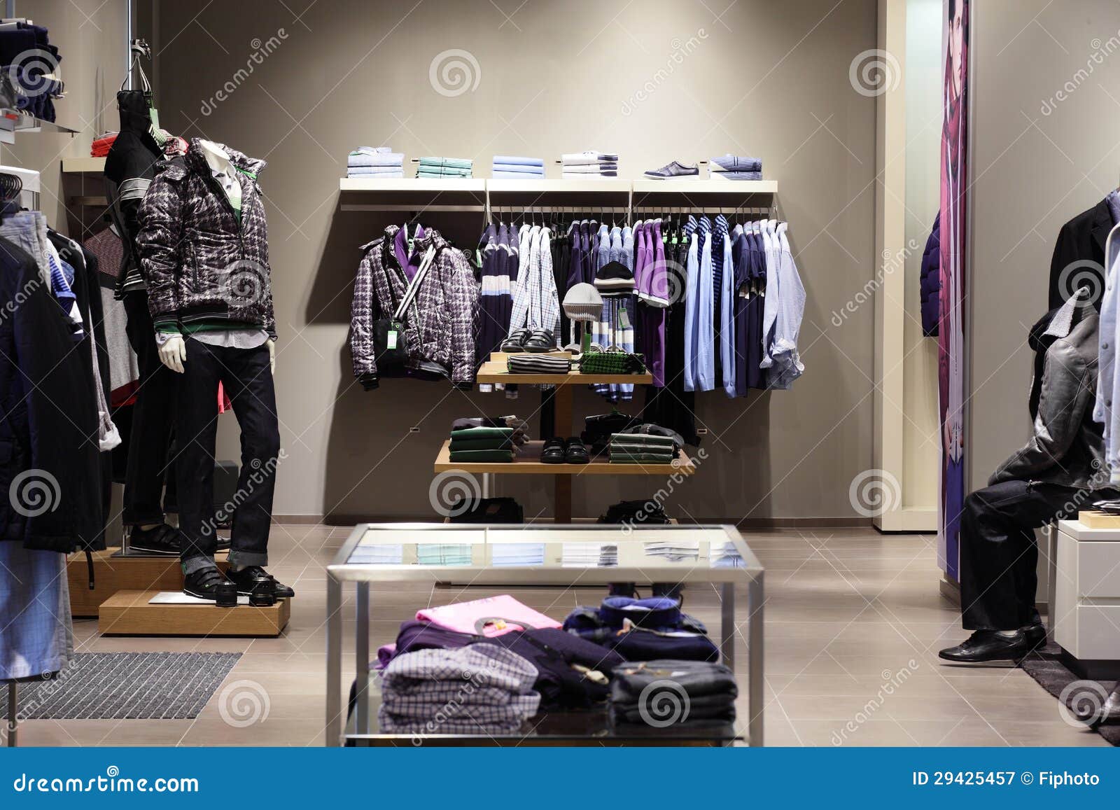 Tienda Moderna Y De La Moda De La Ropa Imagen de archivo - Imagen de ...