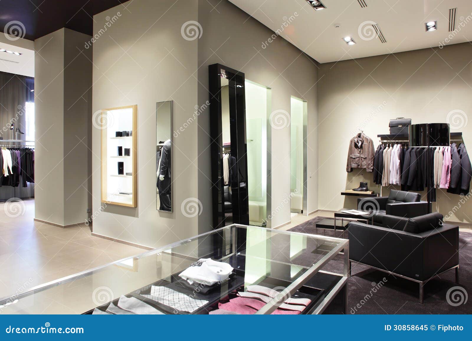 Tienda Moderna Y De La Moda De La Ropa Imagen de archivo - Imagen de ...