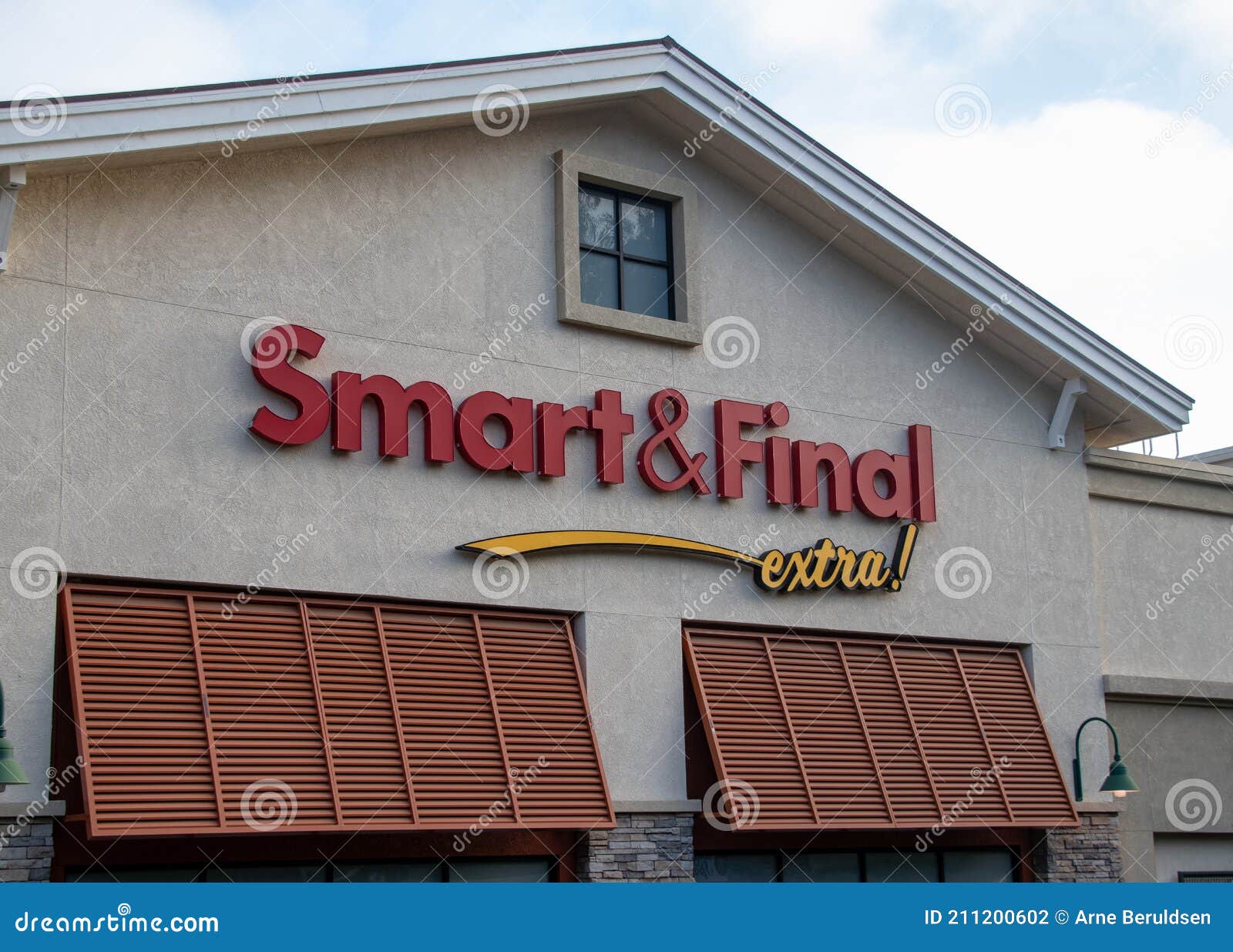 Tienda smart&final fotografía editorial. Imagen de comestibles - 211200602