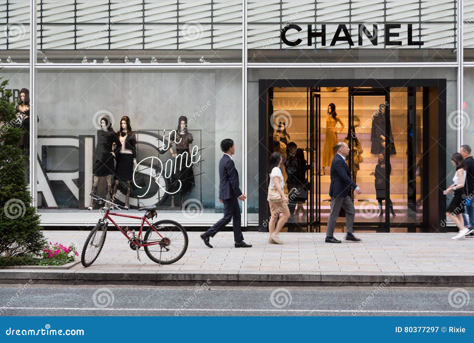 Tienda Tokio de Chanel fotografía editorial. Imagen de comercial - 80377297