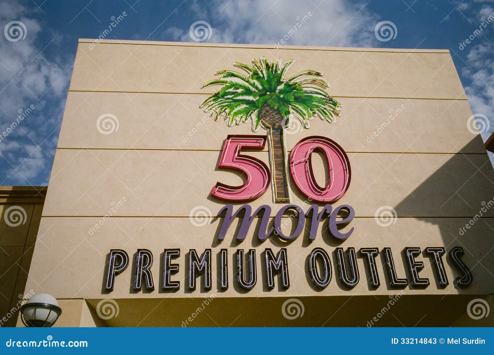 Tiendas Outlets Superiores California Foto de archivo editorial ...