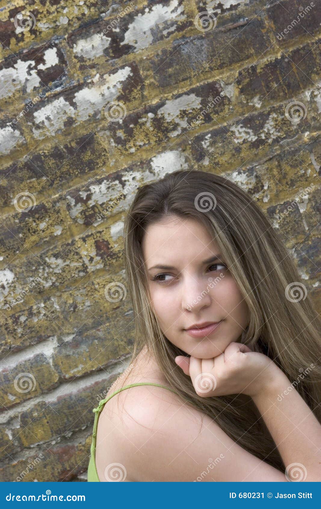 Tiener stock afbeelding. Image of vrouwen, muur, vrouw - 680231