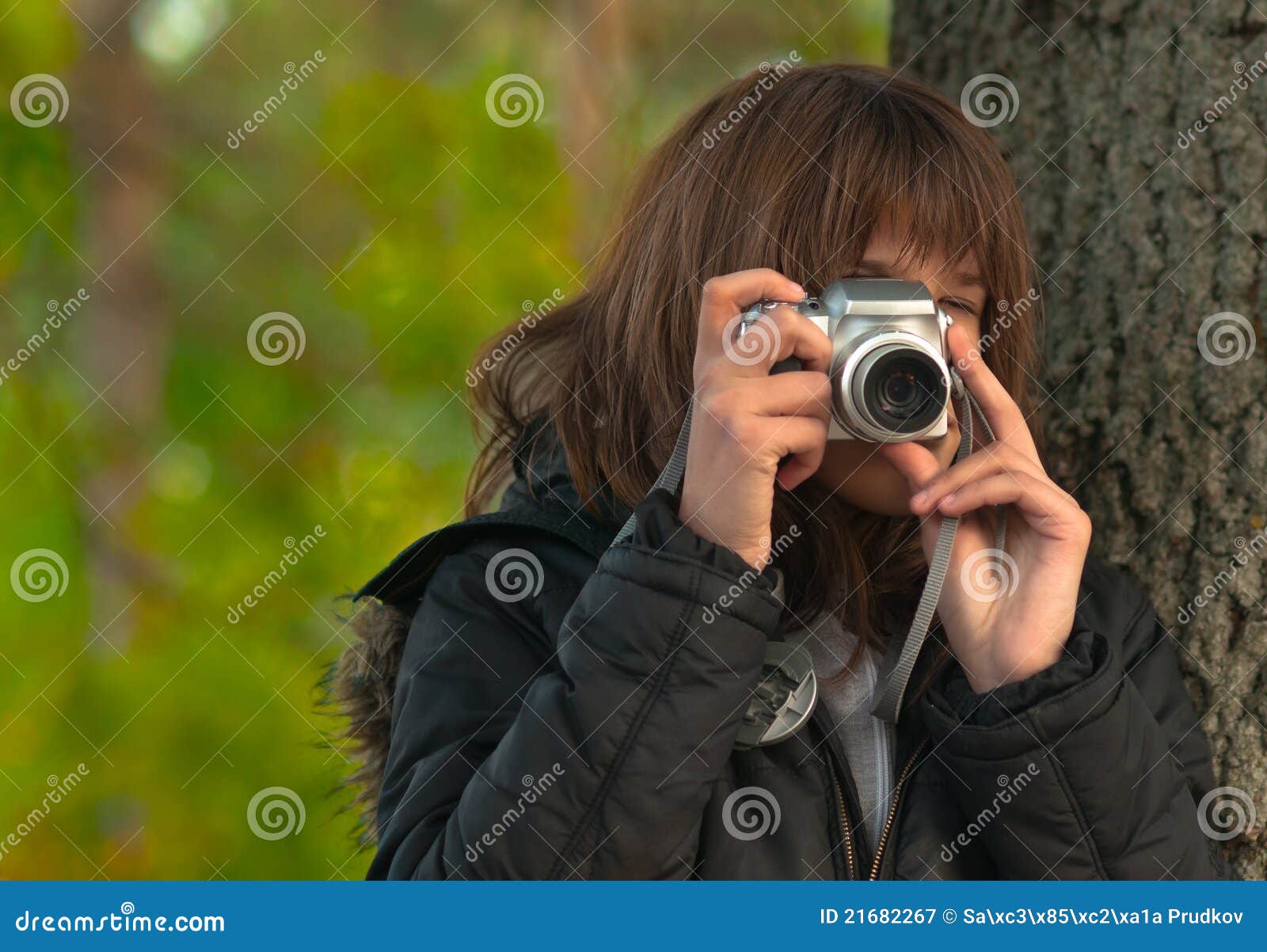 Tiener Die Beelden Met Digitale Camera Neemt Stock Afbeelding - Image ...