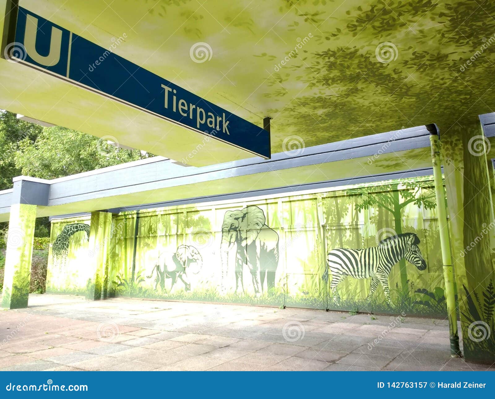 Tierpark Berlin editorial photography. Image of tierpark - 142763157