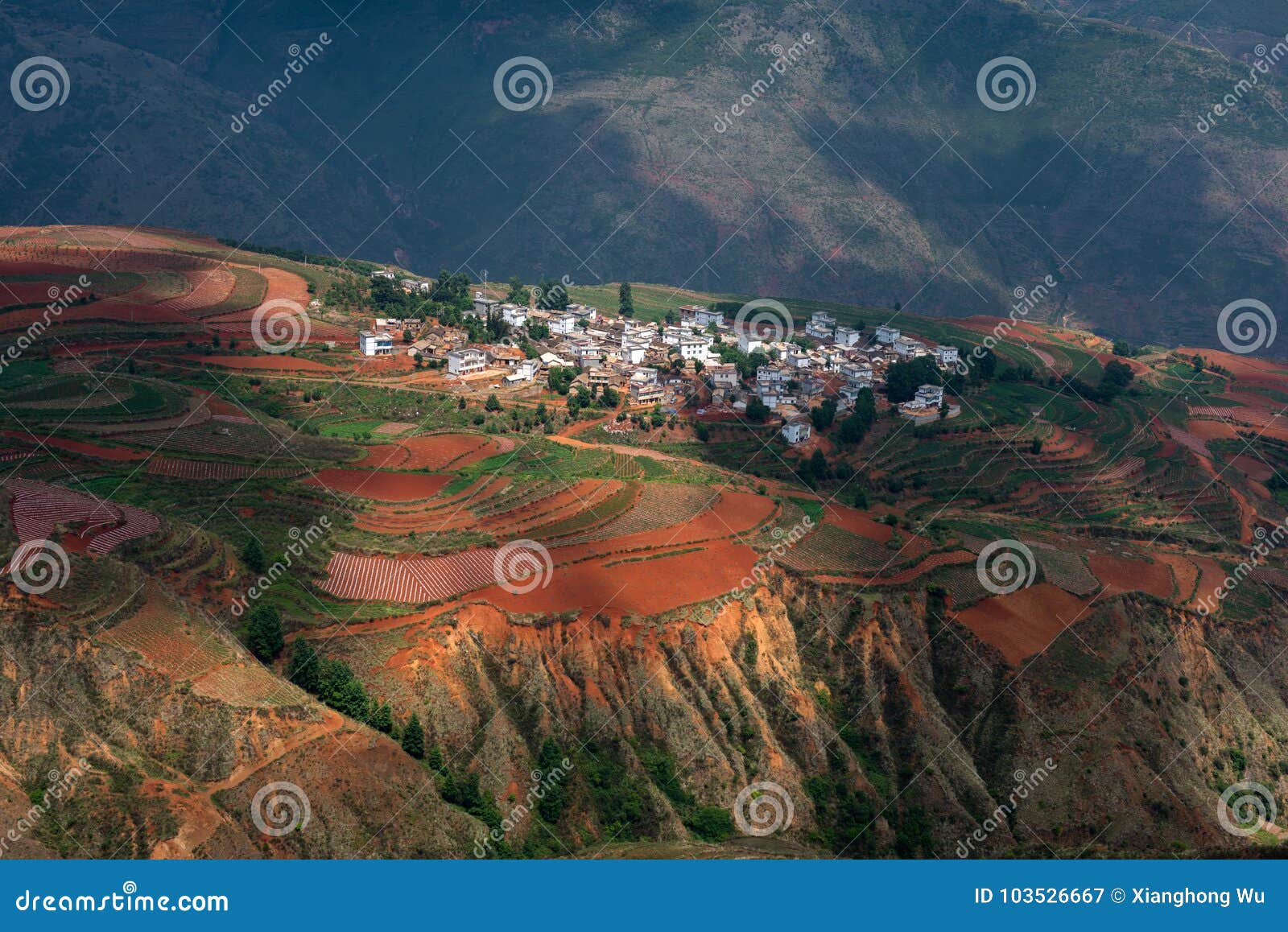 Tierra Roja De Dongchuan De Yunnan Imagen de archivo - Imagen de curva ...