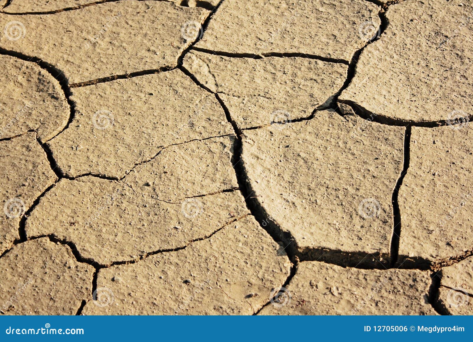 Tierra seca foto de archivo. Imagen de agrietado, contexto - 12705006