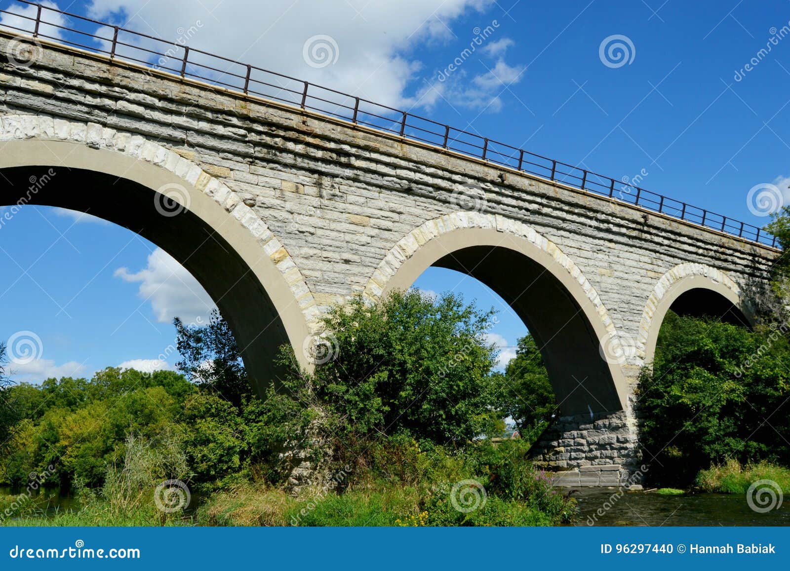 Tiffany Stone Arch Train Bridge Foto de archivo - Imagen de transporte ...