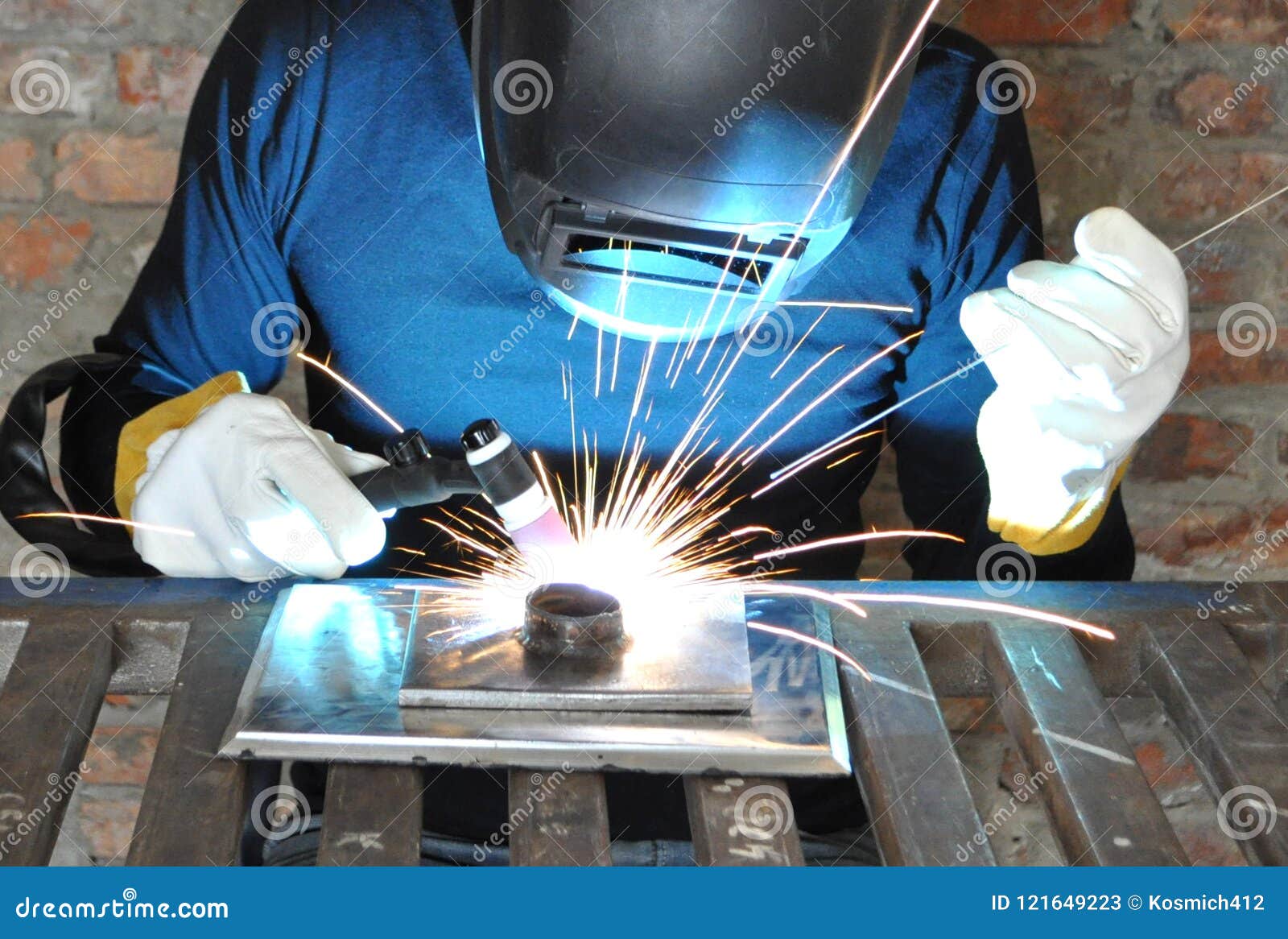 Tig-svetsning fotografering för bildbyråer. Bild av industriellt ...