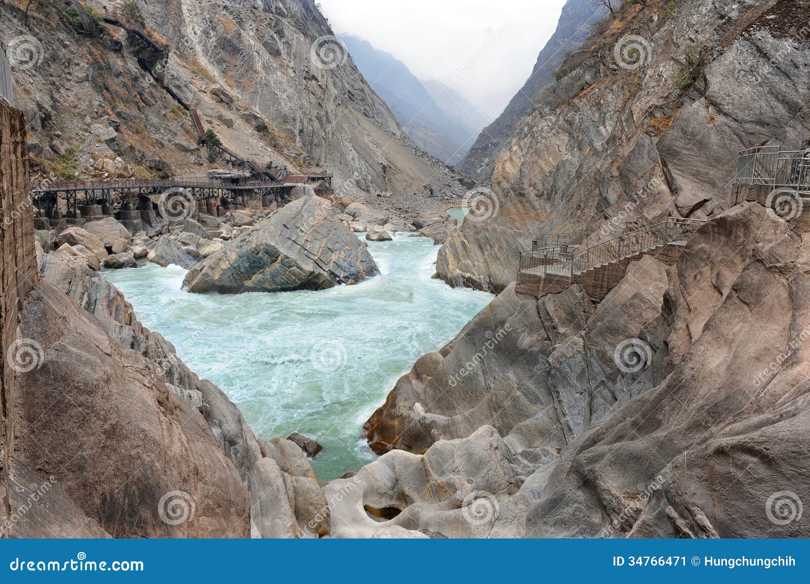 Tiger Leaping Gorge in China Stock Image - Image of hiking, kloof: 34766471