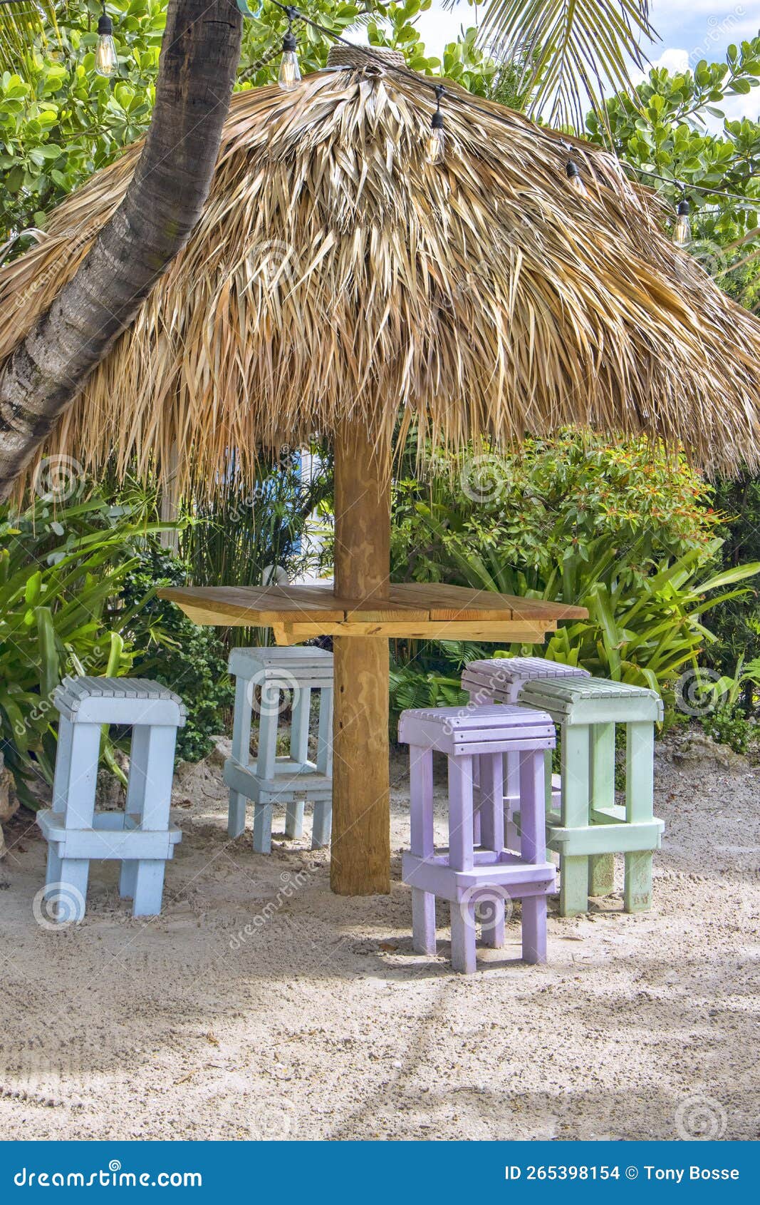Tiki Thatch Covered Dining Table and Chairs Stock Photo - Image of ...