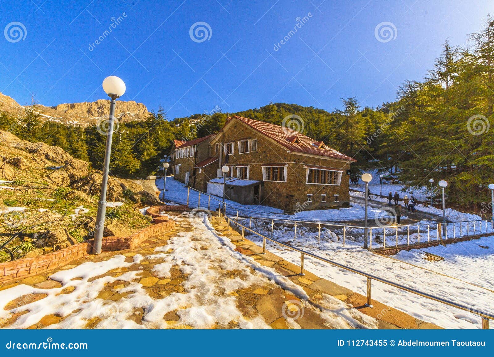 Tikjda image éditorial. Image du neige, algérie, atlas - 112743455