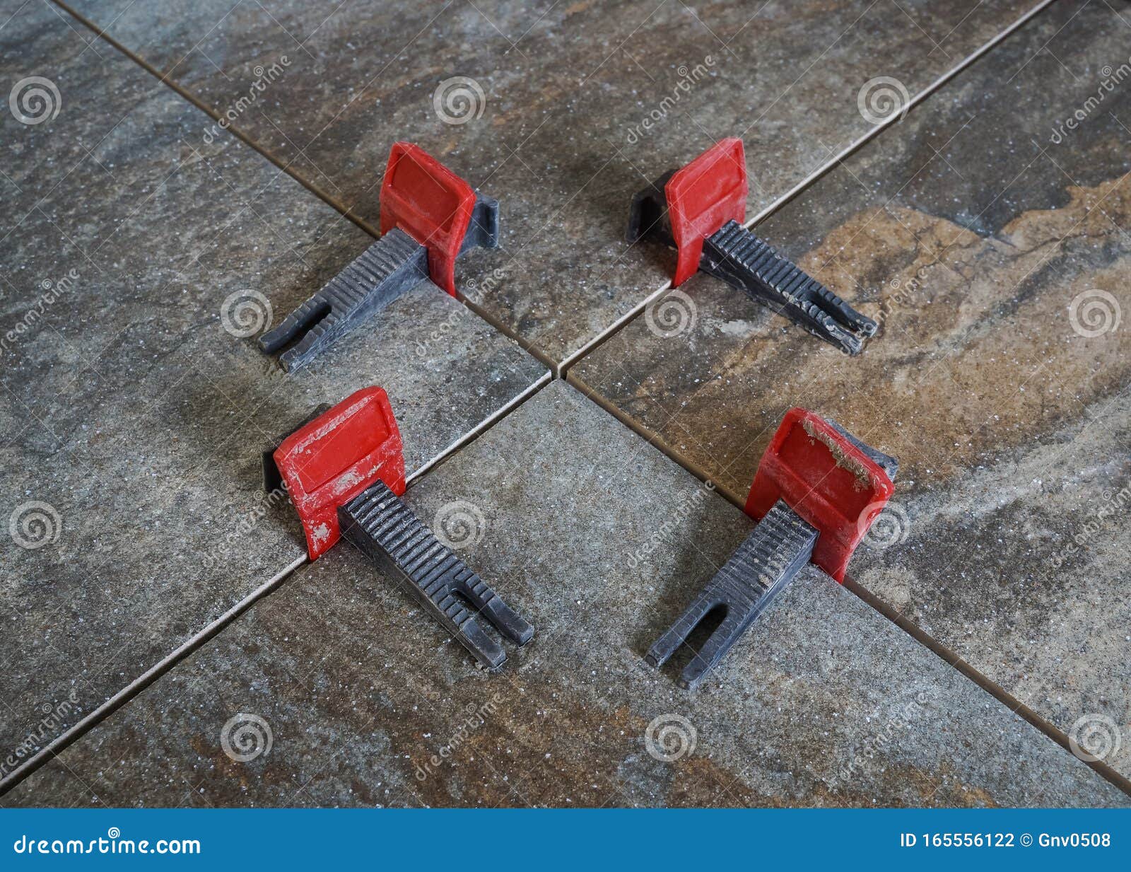 Tile Levelling System, Four Plastic Red Clips with Black Wedges 库存照片 ...