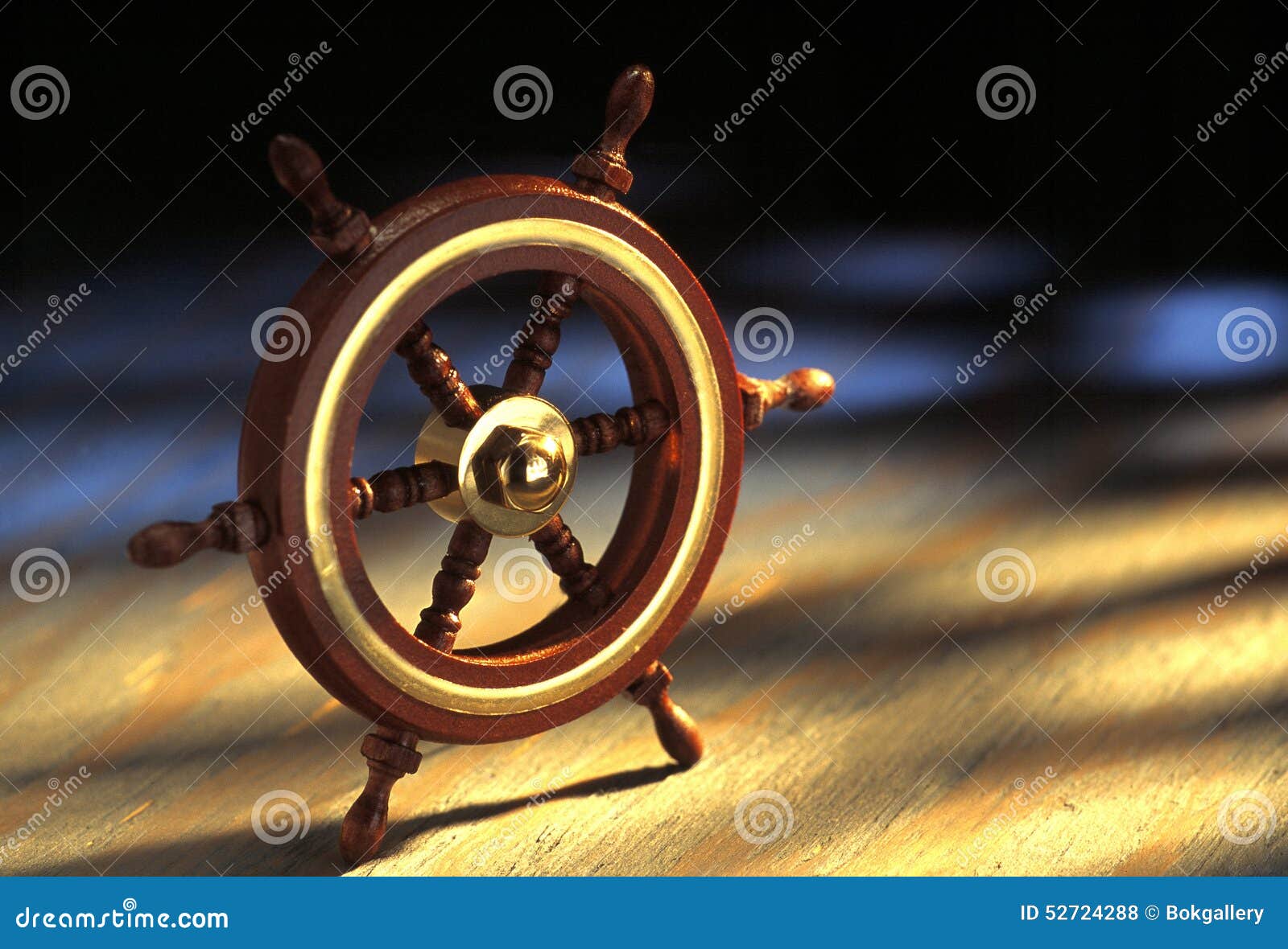 Timón foto de archivo. Imagen de comercio, sombra, horizontal - 52724288