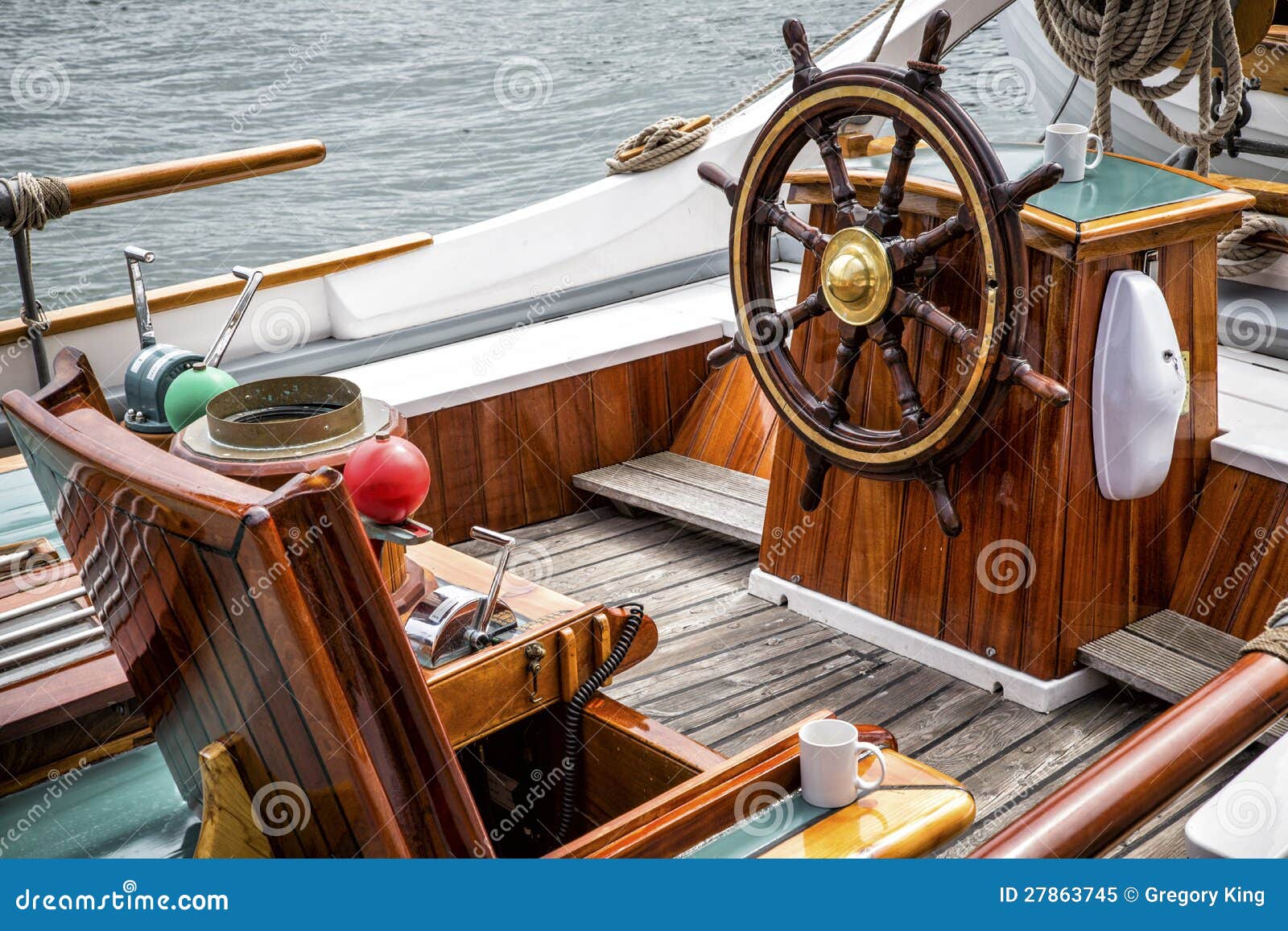 Timón de Sailingship imagen de archivo. Imagen de madera - 27863745