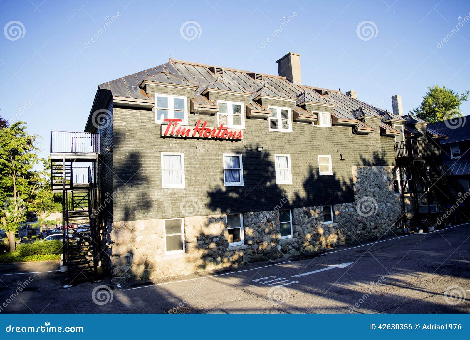 Tim Hortons editorial photo. Image of hortons, niagara - 42630356