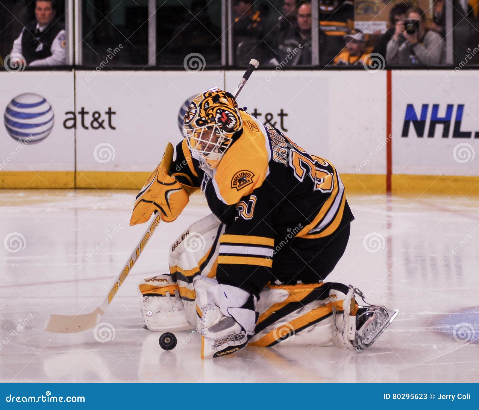 Tim Thomas photo stock éditorial. Image du casque, boston - 80295623