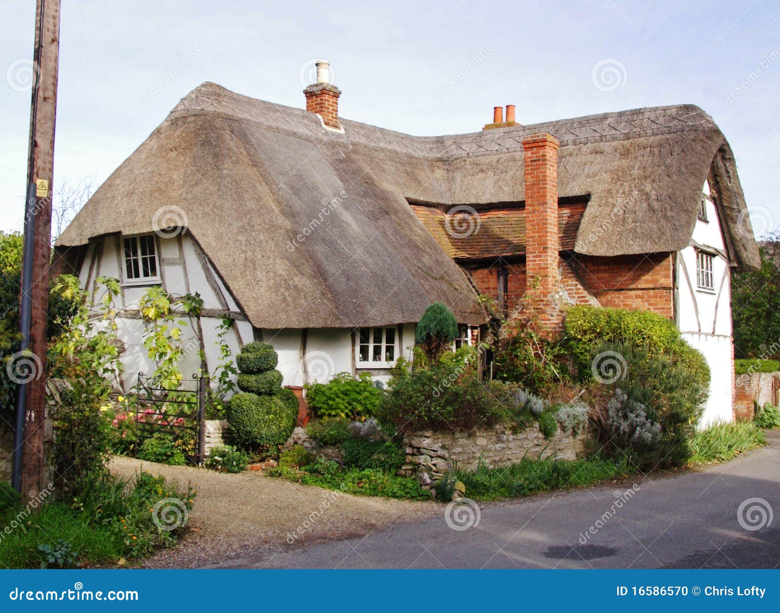 Timber Framed Thatched Village Cottage Stock Photo - Image of quaint ...