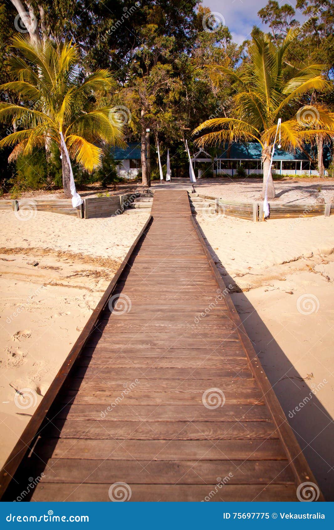 Timber Jetty Walkway at Tropical Beach Resort Stock Image - Image of ...