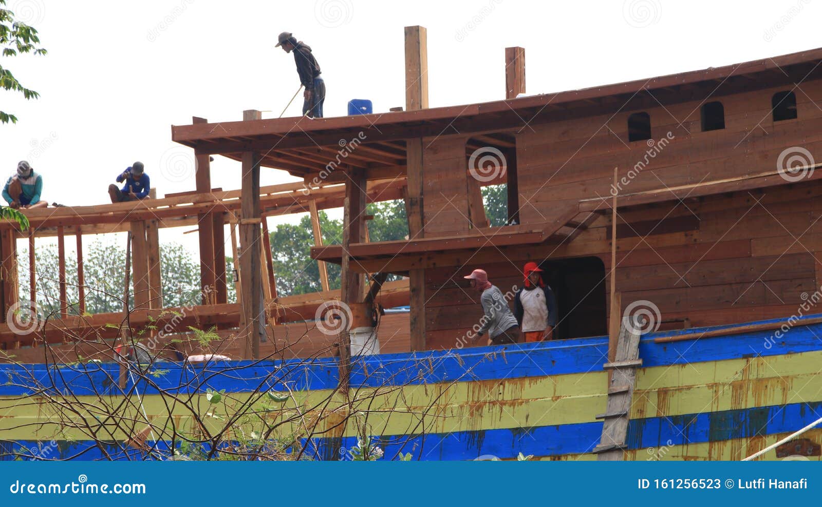 Timber Shipbuilder Working while Working Editorial Stock Photo - Image ...