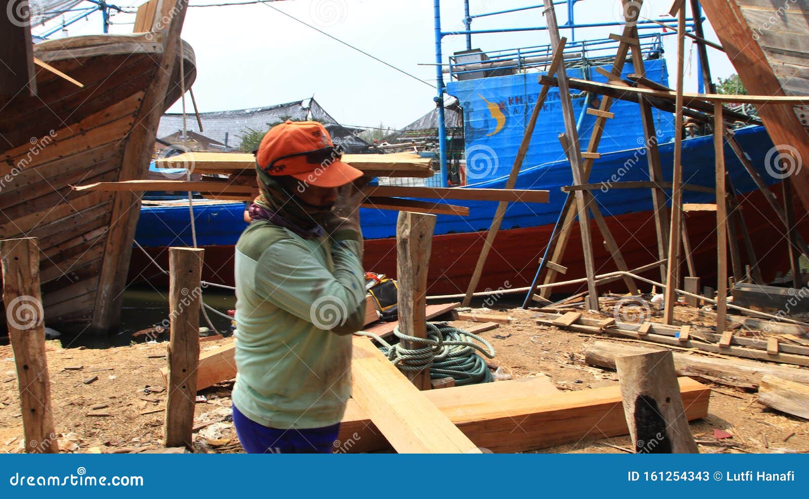 Timber Shipbuilder Working while Working Editorial Stock Photo - Image ...