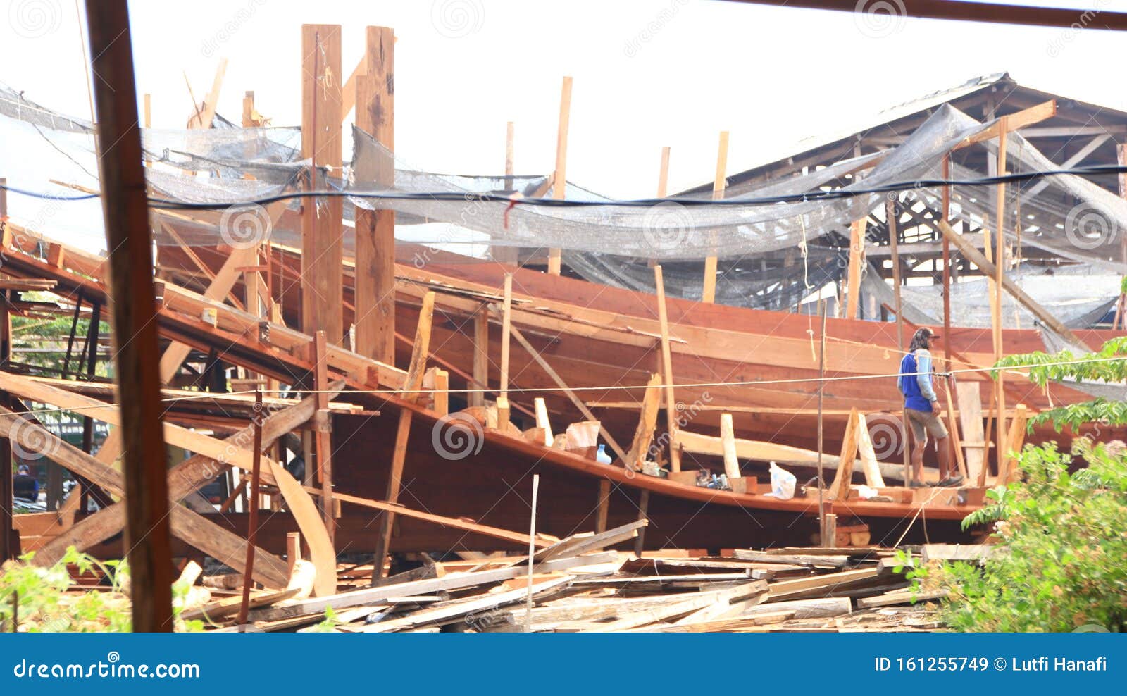 Timber Shipbuilder Working while Working Editorial Stock Image - Image ...