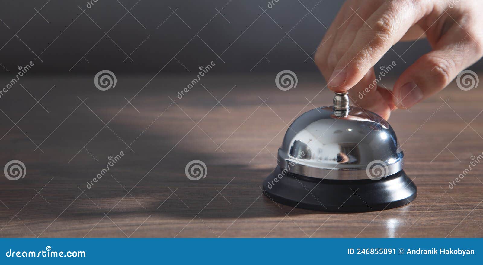 Timbre De Mano Masculina En Servicio Imagen de archivo - Imagen de ...