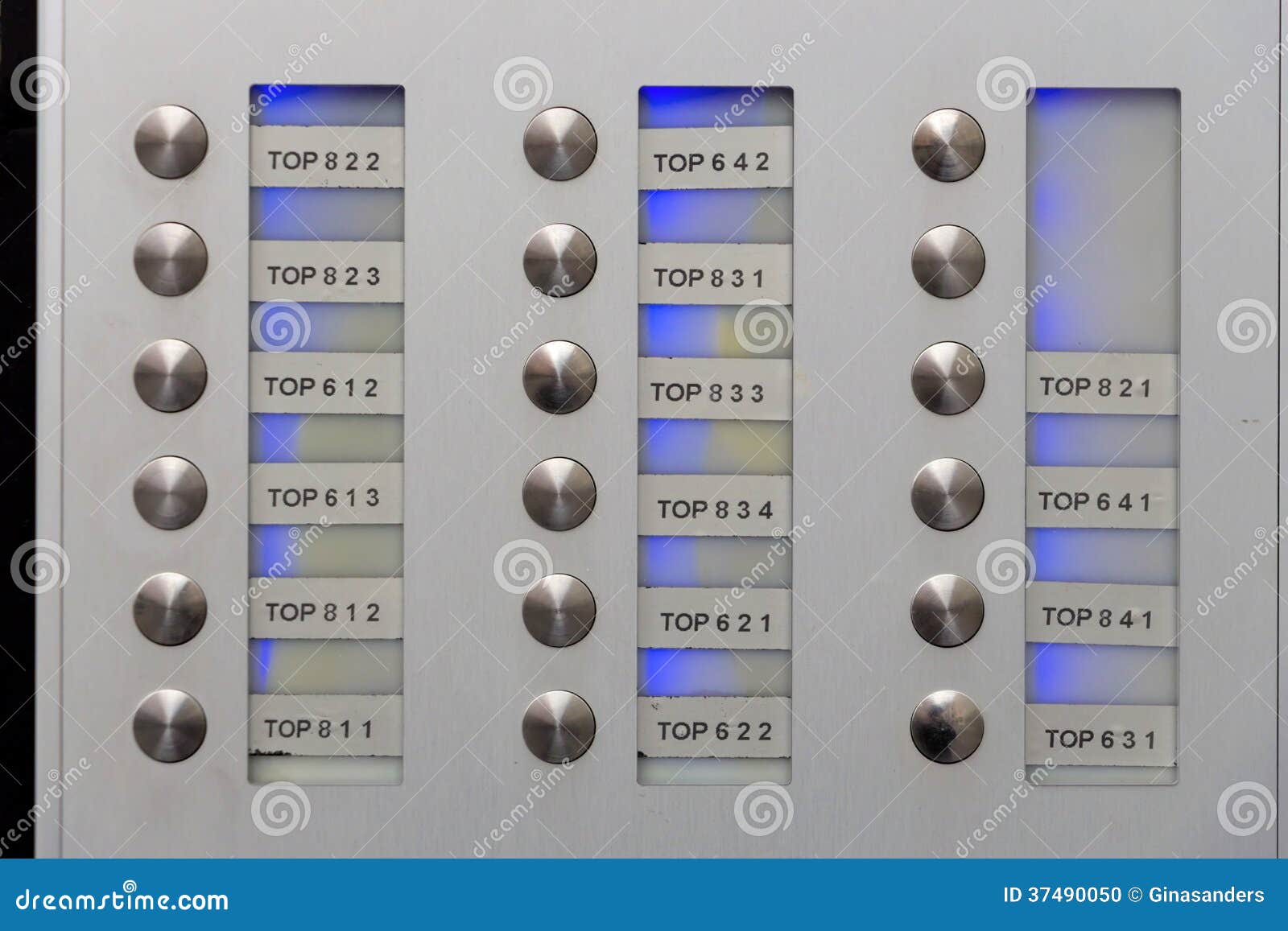 Timbre En Un Nuevo Edificio Residencial Foto de archivo - Imagen de ...