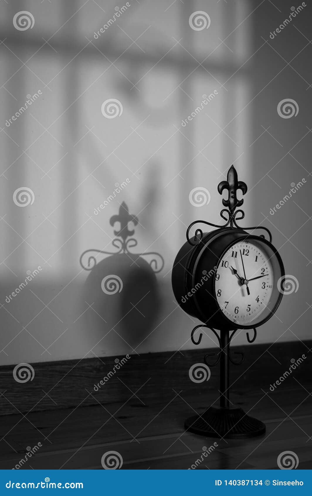 Time Concept : a Classic Retro Clock Stock Photo - Image of minute ...