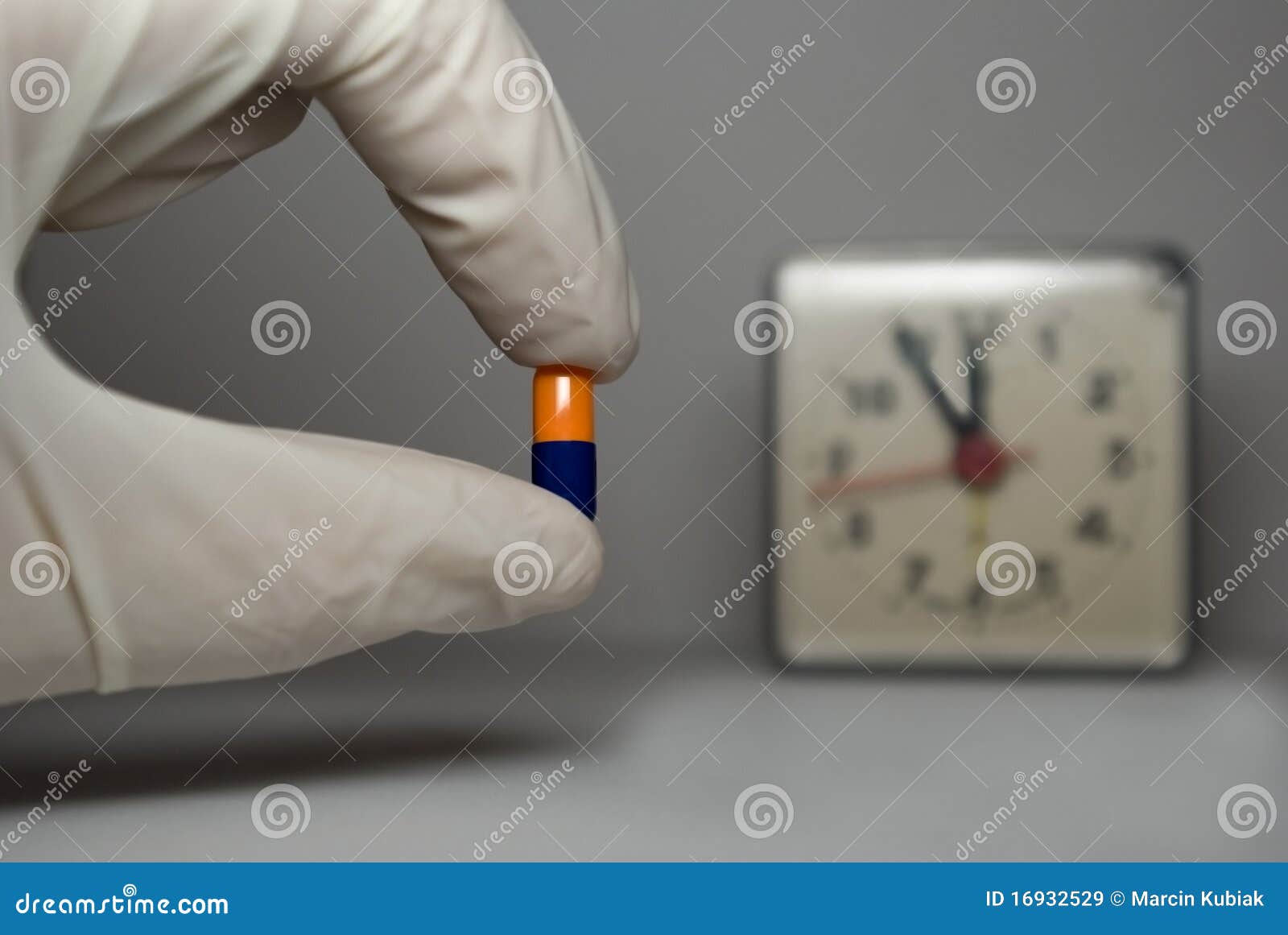 111 11 55 Clock Photos - Free & Royalty-Free Stock Photos from Dreamstime