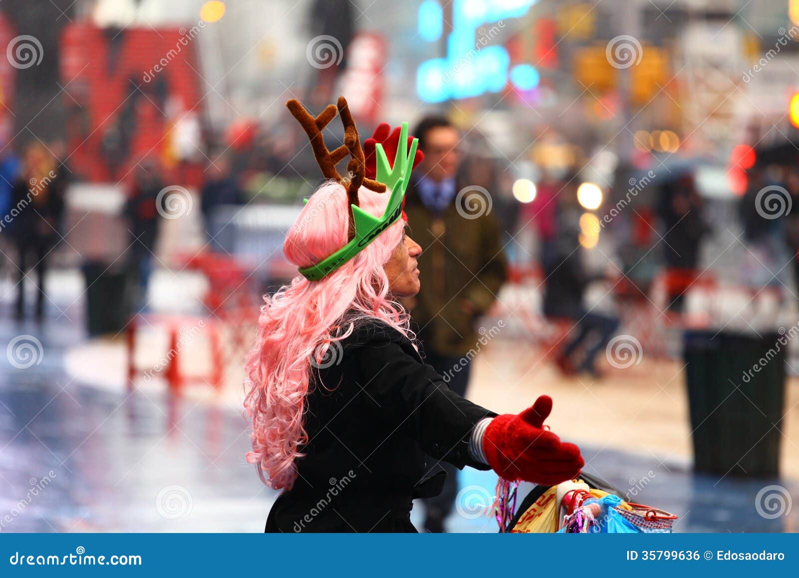 Time Square Christmas Freak Editorial Photo - Image of costume, candid ...
