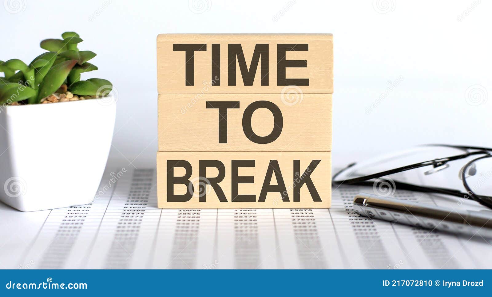 TIME TO BREAK Text on the Wooden Cubes on the Chart Stock Photo - Image ...