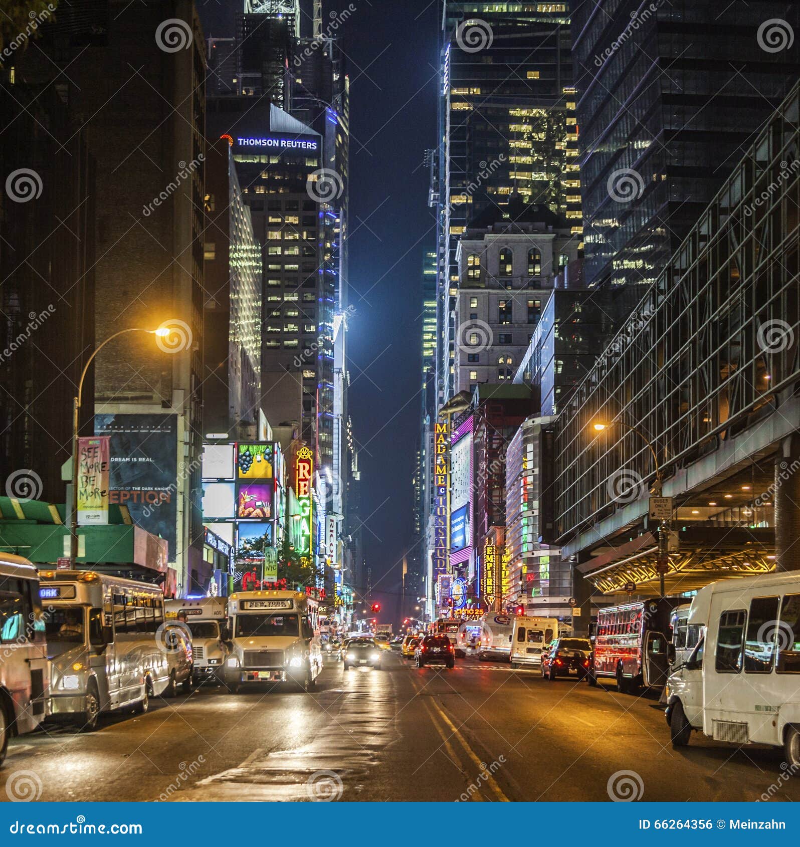Times Square, Caracterizado Com Teatros De Broadway Na Noite Foto ...