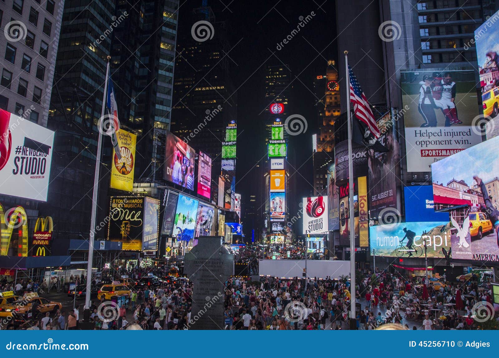 Times Square crowd editorial image. Image of vrowd, crowd - 45256710