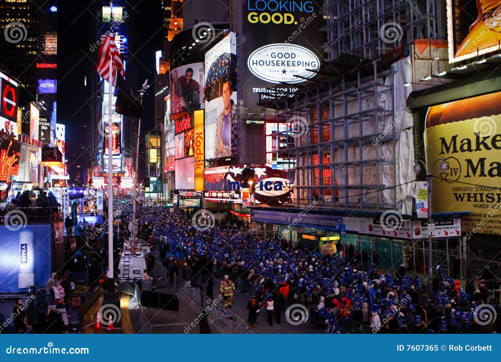 Times Square Crowds editorial image. Image of seventh - 7607365