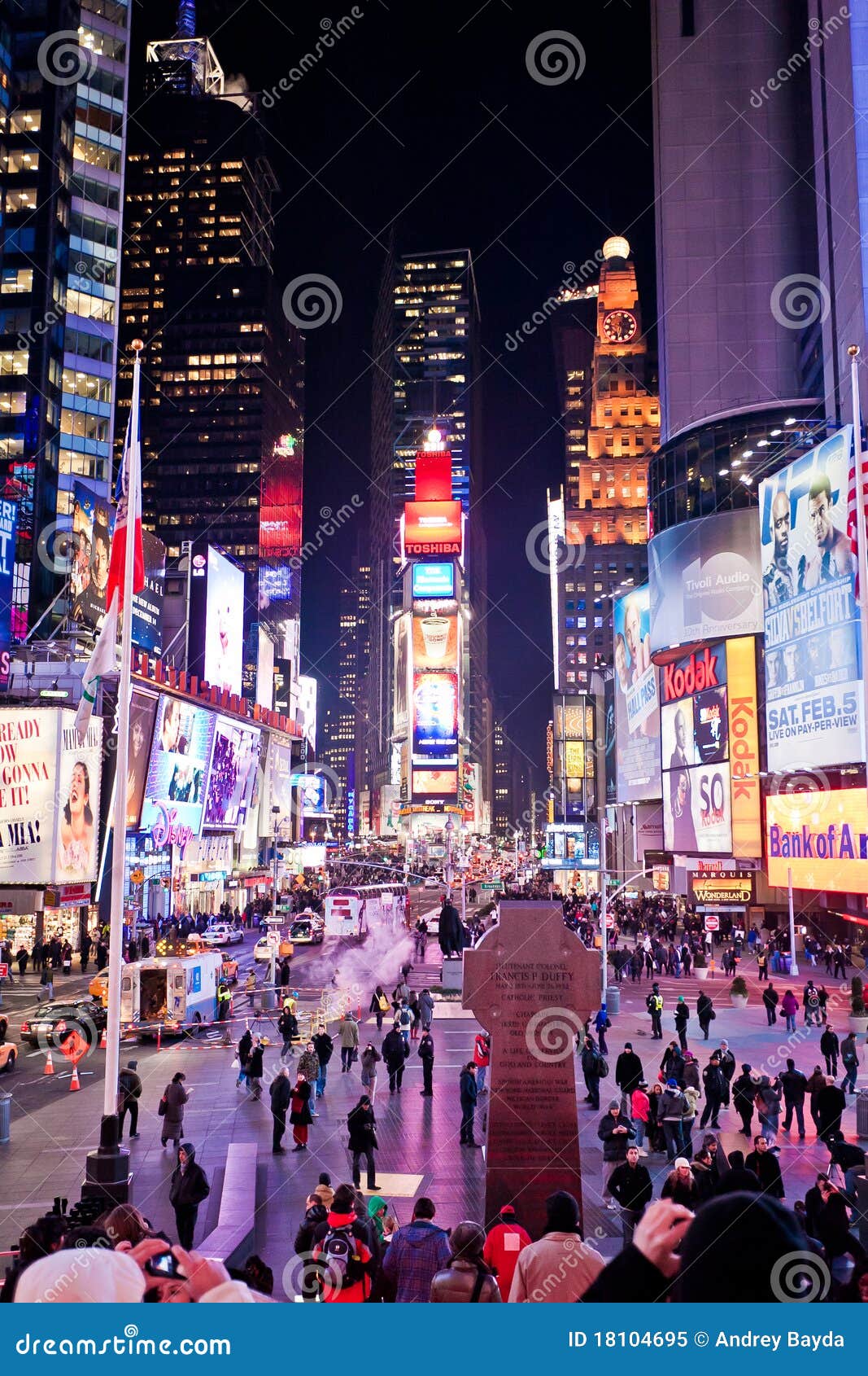 Times Square la nuit image éditorial. Image du place - 18104695