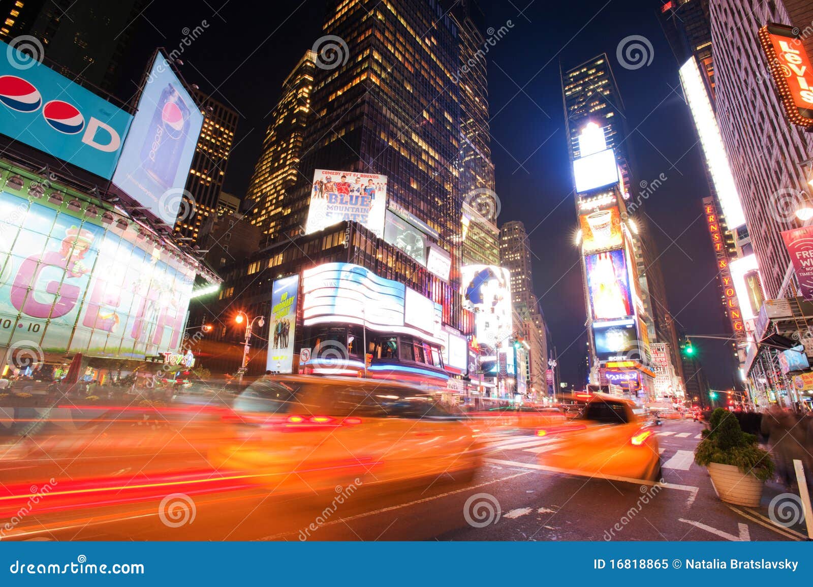 Times Square na noite imagem editorial. Imagem de passageiros - 16818865