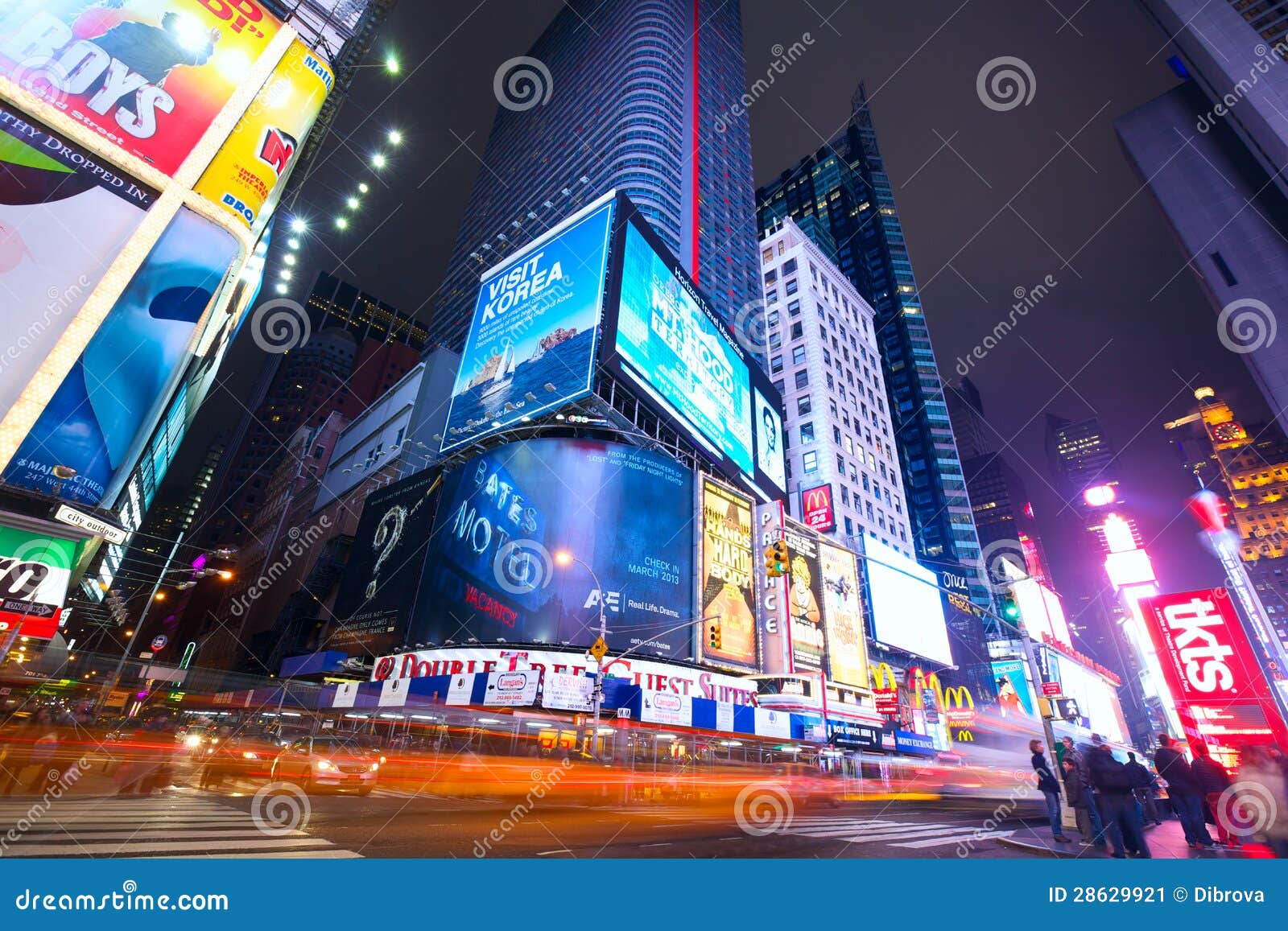 Times Square na noite foto editorial. Imagem de comercial - 28629921