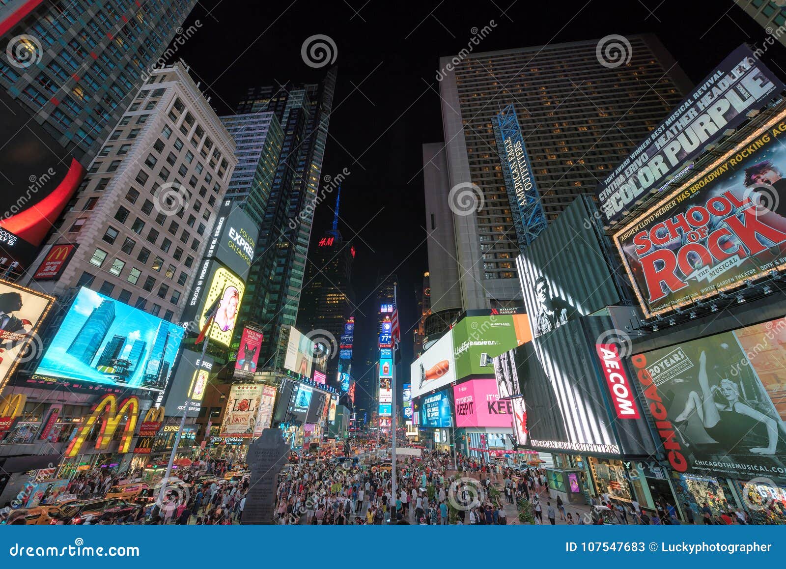Times Square Na Noite Em Manhattan, New York Foto de Stock Editorial ...