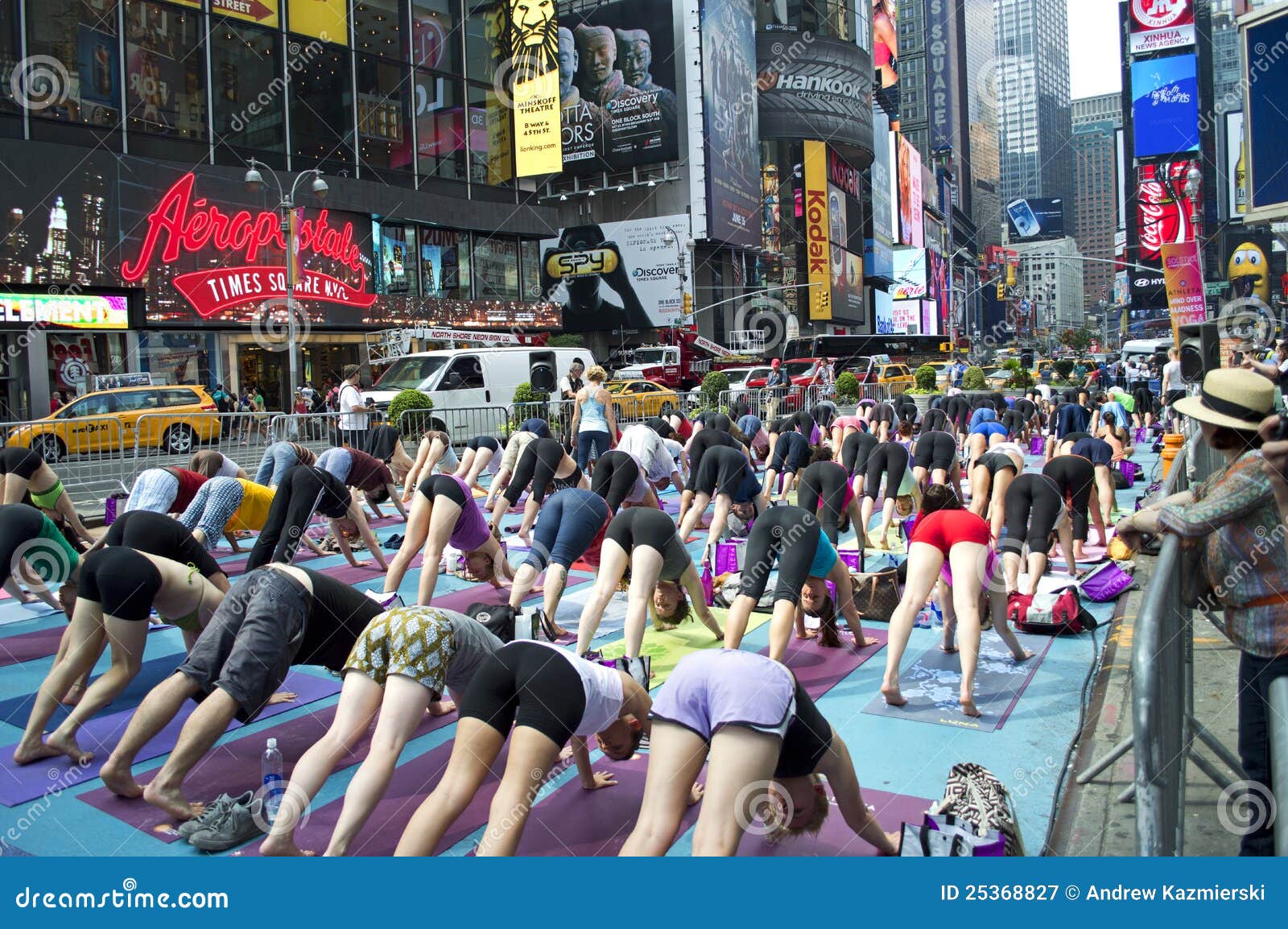 Times Square Yoga Class editorial photography. Image of yoga - 25368827