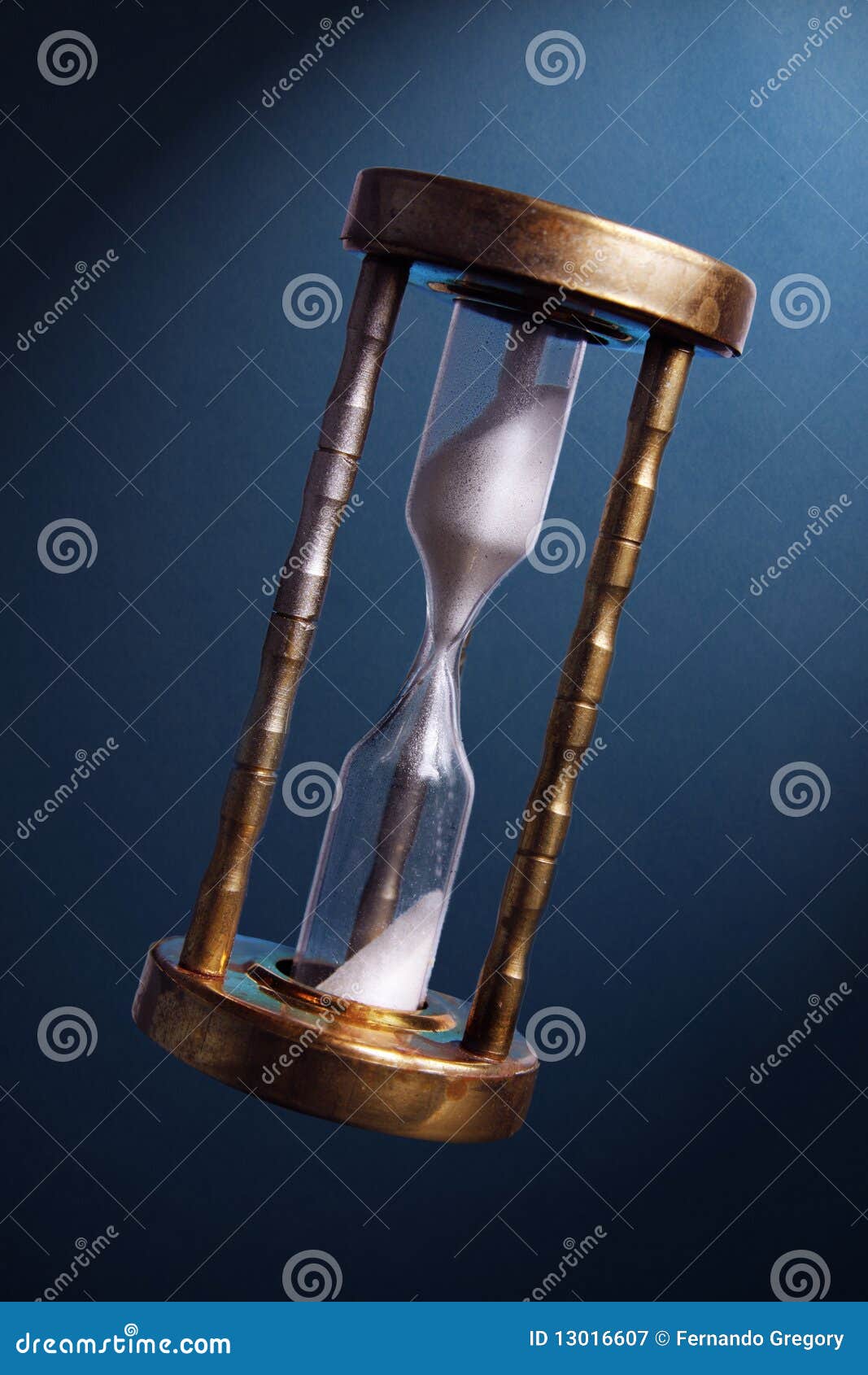 Timglas fotografering för bildbyråer. Bild av passera - 13016607