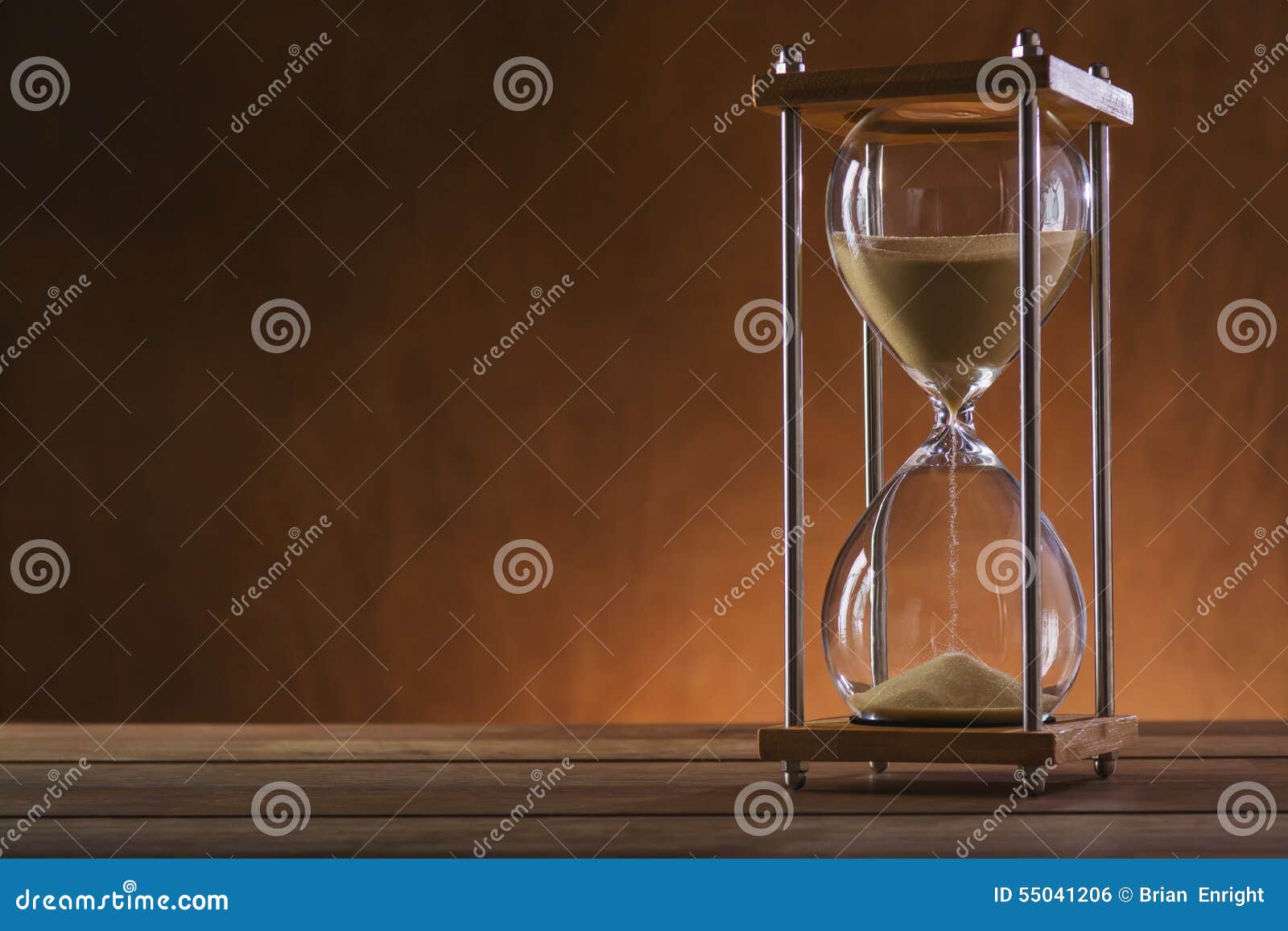 Timglas arkivfoto. Bild av idéer, trä, bild, timglas - 55041206