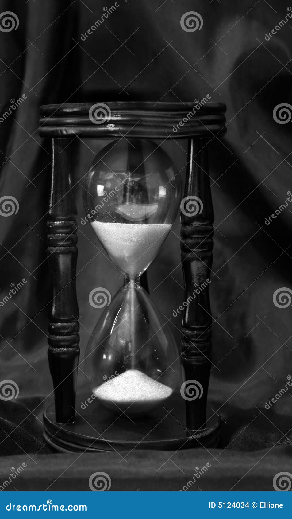 Timglas ii arkivfoto. Bild av räkna, bakgrunder, bild - 5124034