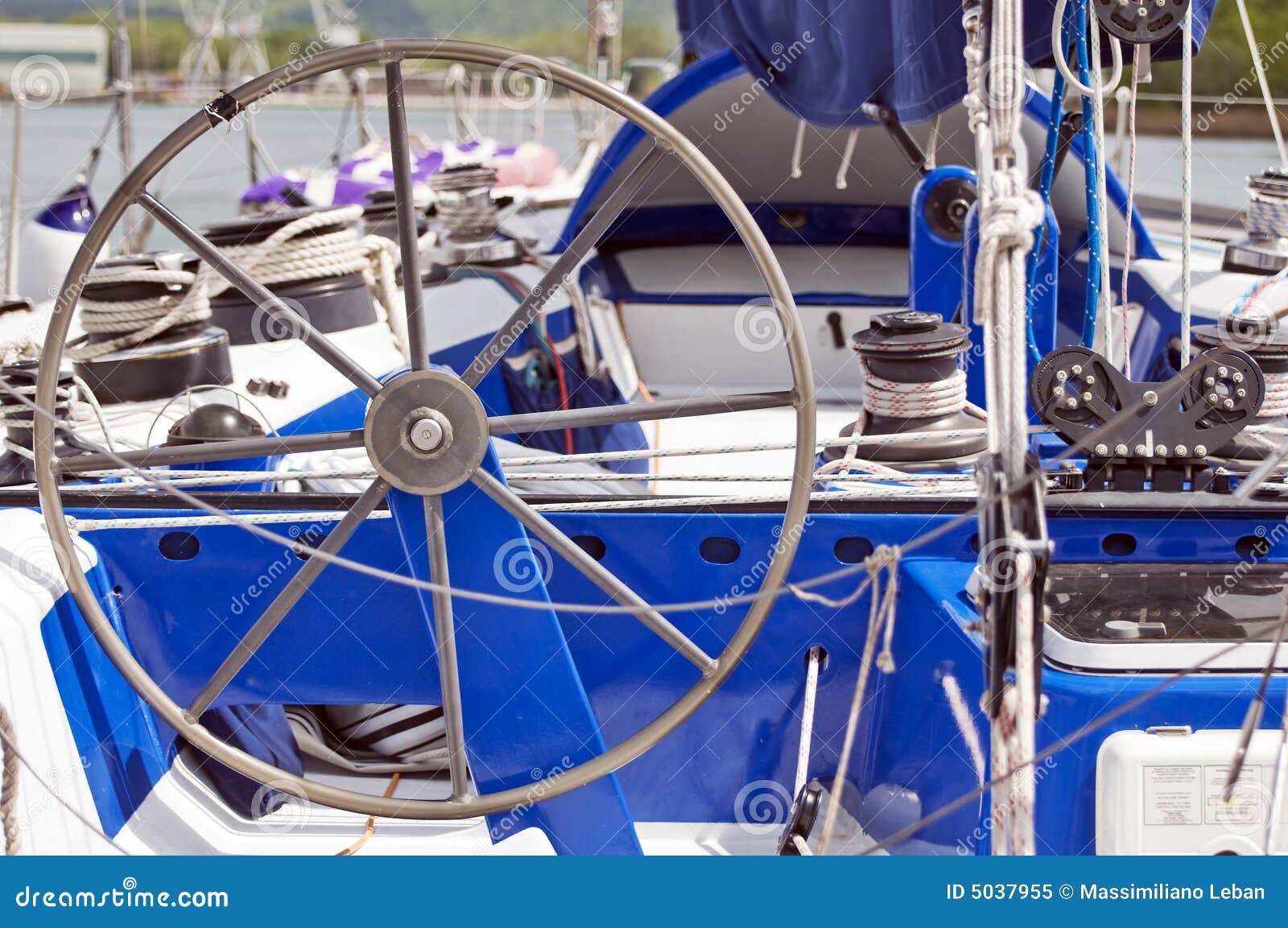 Timone immagine stock. Immagine di timone, marittimo, nautico - 5037955