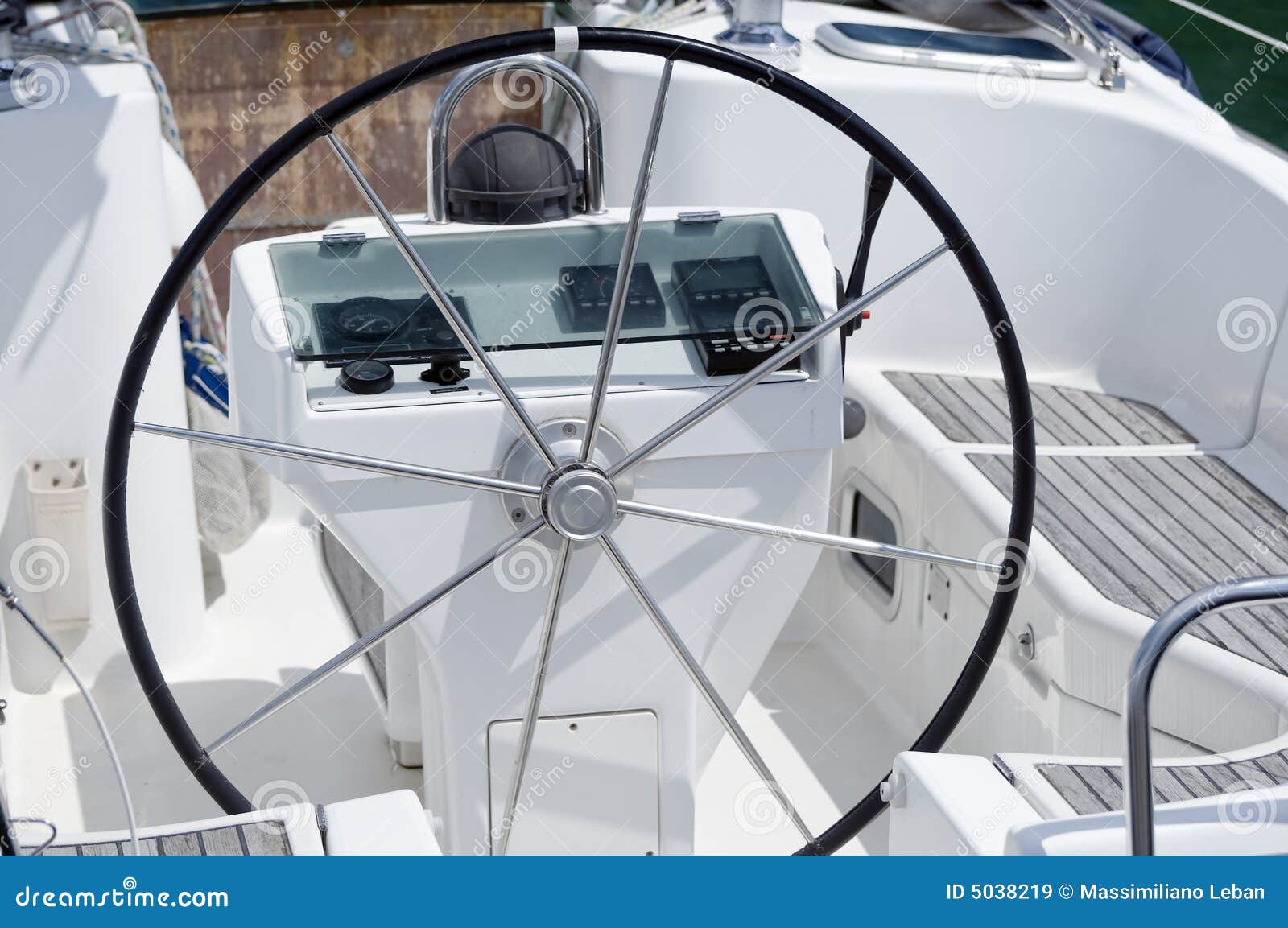 Timone immagine stock. Immagine di marittimo, trasporto - 5038219